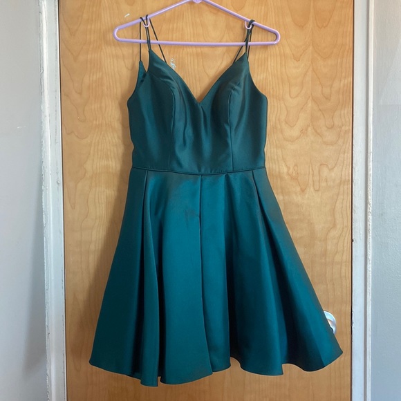 Alyce Paris | Dresses | Emerald Green Align Dress | Poshmark